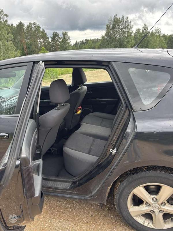 Black Mazda 3 2008 in Vilnius, with an engine capacity of 1.56 L and mileage of 279 thousand km for 900 €, photo 9 on AUTOMOTO.COM.LV