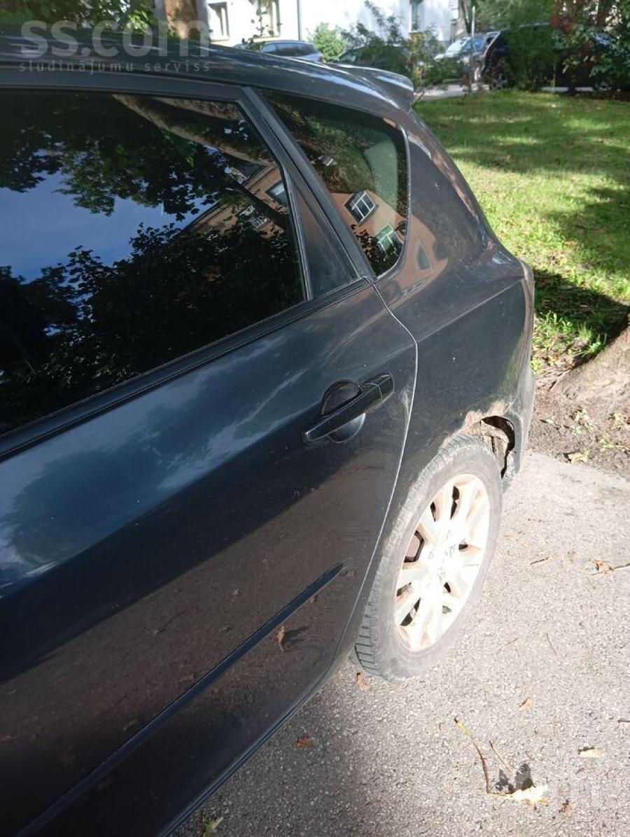 Melns Mazda 3 2008 Rīga, ar dzinēja tilpumu 1.60 L un nobraukumu 220 tūkst. km par 950 €, foto 8 vietnē AUTOMOTO.COM.LV
