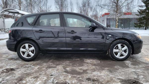 Black Mazda 3 2009 in Siauliai, with an engine capacity of 1.56 L and mileage of 233 thousand km for 2149 €, photo 4 on AUTOMOTO.COM.LV