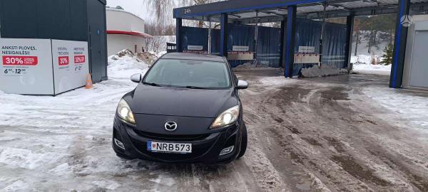 Black Mazda 3 2010 in Vilnius, with an engine capacity of 2.18 L and mileage of 304 thousand km for 3300 €, photo 1 on AUTOMOTO.COM.LV