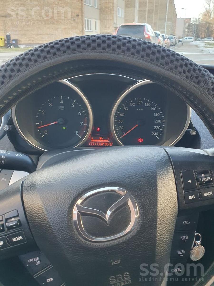 Melns Mazda 3 2010 Rīga, ar dzinēja tilpumu 2.00 L un nobraukumu 173 tūkst. km par 3000 €, foto 3 vietnē AUTOMOTO.COM.LV