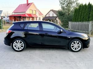 Black Mazda 3 2010 in Riga, with an engine capacity of 1.60 L and mileage of 292 thousand km for 2050 €, photo 3 on AUTOMOTO.COM.LV