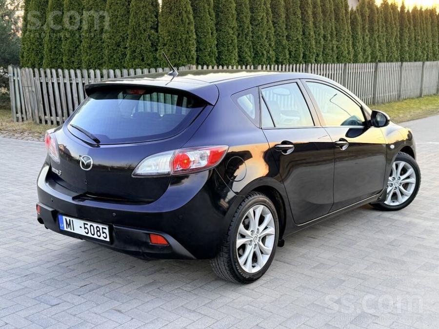 Black Mazda 3 2010 in Riga, with an engine capacity of 1.60 L and mileage of 292 thousand km for 2050 €, photo 4 on AUTOMOTO.COM.LV