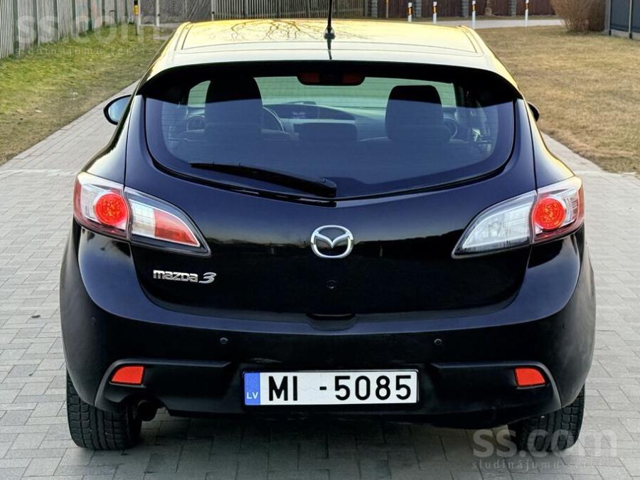 Black Mazda 3 2010 in Riga, with an engine capacity of 1.60 L and mileage of 292 thousand km for 2050 €, photo 5 on AUTOMOTO.COM.LV