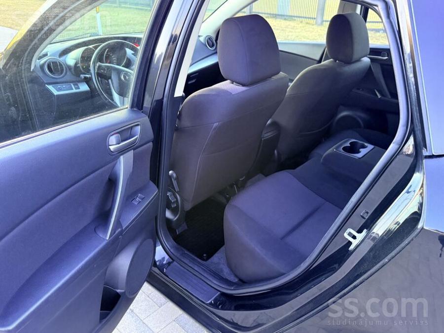 Black Mazda 3 2010 in Riga, with an engine capacity of 1.60 L and mileage of 292 thousand km for 2050 €, photo 10 on AUTOMOTO.COM.LV