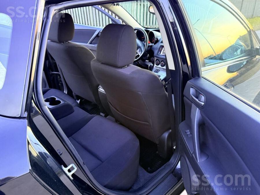 Black Mazda 3 2010 in Riga, with an engine capacity of 1.60 L and mileage of 292 thousand km for 2050 €, photo 11 on AUTOMOTO.COM.LV