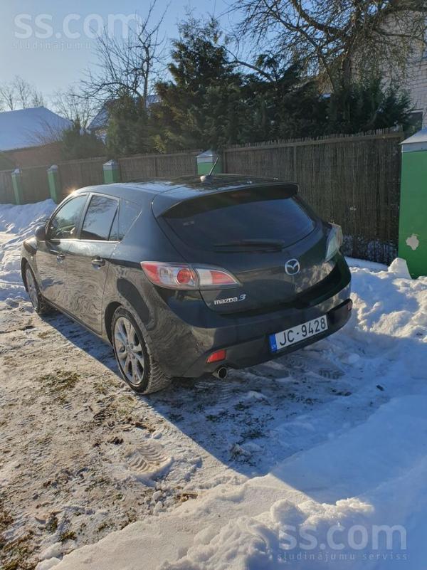 Black Mazda 3 2010 in Riga, with an engine capacity of 2.00 L and mileage of 174 thousand km for 2500 €, photo 5 on AUTOMOTO.COM.LV