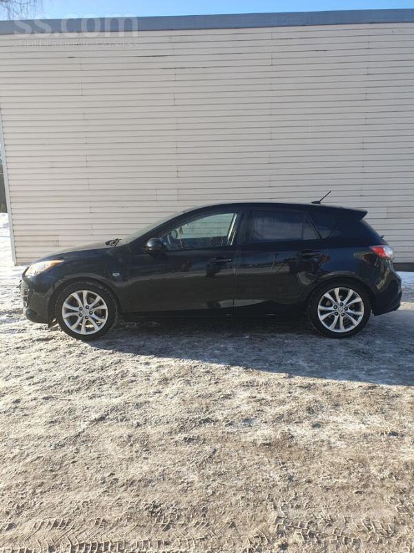 Black Mazda 3 2010 in Riga, with an engine capacity of 2.00 L and mileage of 174 thousand km for 2500 €, photo 6 on AUTOMOTO.COM.LV