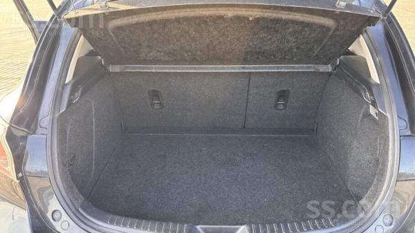 Melns Mazda 3 2010 Rīga, ar dzinēja tilpumu 2.00 L un nobraukumu 182 tūkst. km par 3000 €, foto 6 vietnē AUTOMOTO.COM.LV