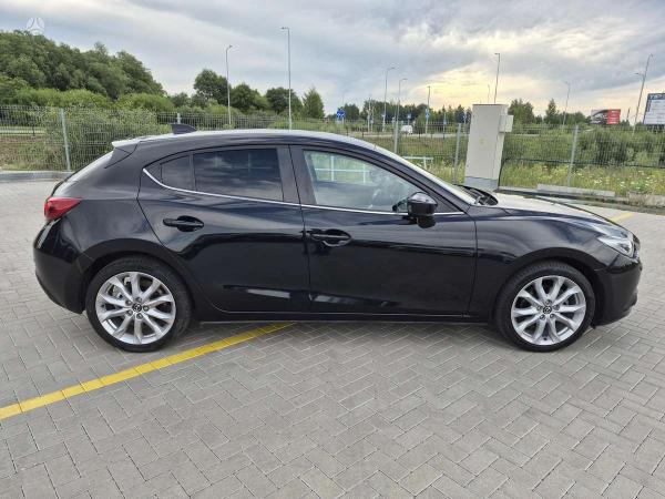 Black Mazda 3 2013 in Taurage, with an engine capacity of 2.19 L and mileage of 177 thousand km for 4300 €, photo 4 on AUTOMOTO.COM.LV