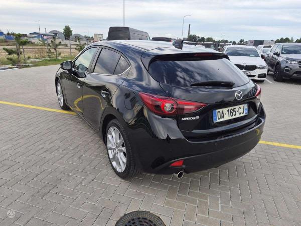 Black Mazda 3 2013 in Taurage, with an engine capacity of 2.19 L and mileage of 177 thousand km for 4300 €, photo 7 on AUTOMOTO.COM.LV