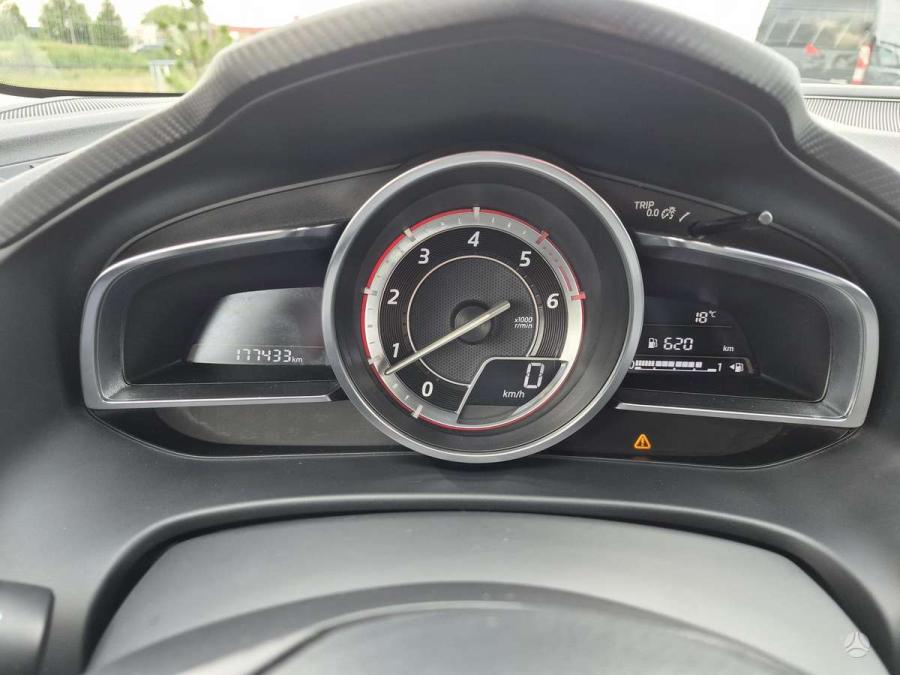 Melns Mazda 3 2013 Tauragė, ar dzinēja tilpumu 2.19 L un nobraukumu 177 tūkst. km par 4300 €, foto 23 vietnē AUTOMOTO.COM.LV