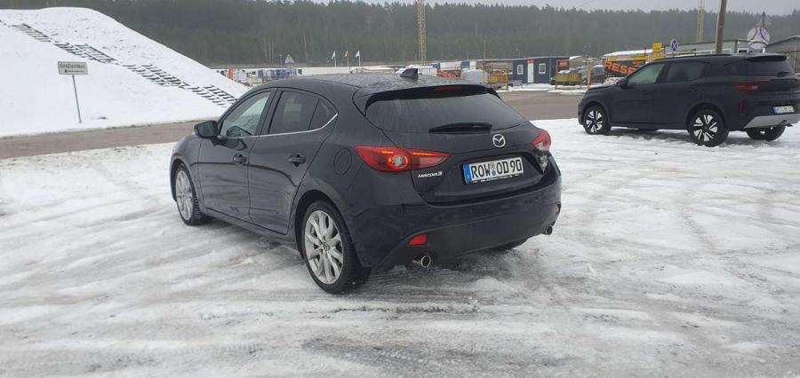 Black Mazda 3 2014 in Vilnius, with an engine capacity of 2.19 L and mileage of 136 thousand km for 5700 €, photo 8 on AUTOMOTO.COM.LV