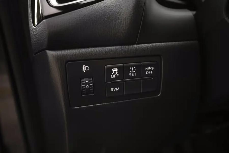 Melns Mazda 3 2014 Jelgava, ar dzinēja tilpumu 2.20 L un nobraukumu 262 tūkst. km par 6200 €, foto 12 vietnē AUTOMOTO.COM.LV