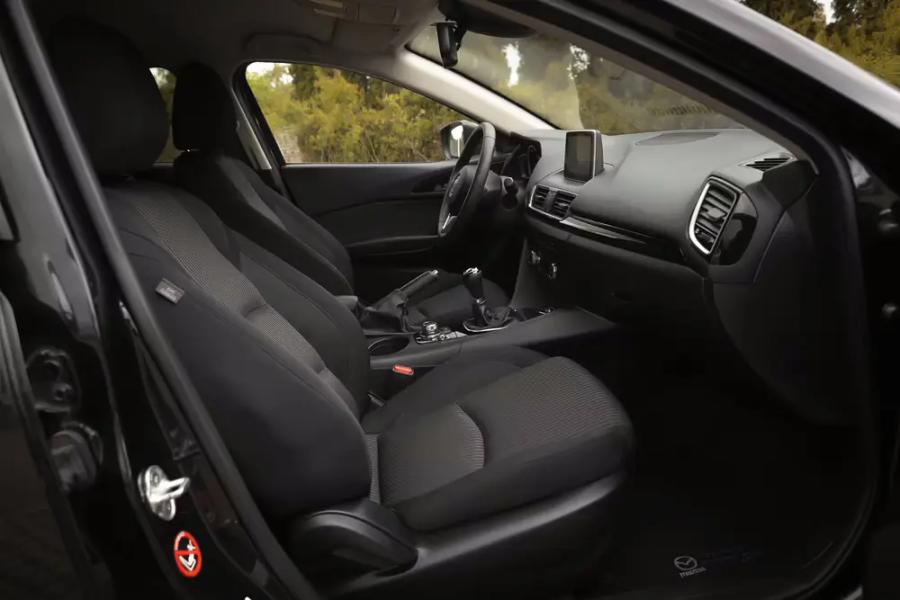 Melns Mazda 3 2014 Jelgava, ar dzinēja tilpumu 2.20 L un nobraukumu 262 tūkst. km par 6200 €, foto 15 vietnē AUTOMOTO.COM.LV