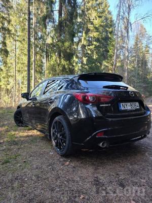 Black Mazda 3 2015 in Cesis, with an engine capacity of 2.20 L and mileage of 257 thousand km for 5900 €, photo 4 on AUTOMOTO.COM.LV