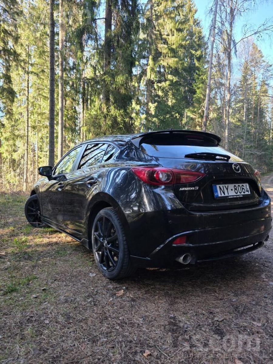 Black Mazda 3 2015 in Cesis, with an engine capacity of 2.20 L and mileage of 257 thousand km for 5900 €, photo 4 on AUTOMOTO.COM.LV