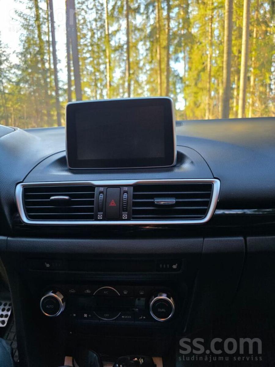 Black Mazda 3 2015 in Cesis, with an engine capacity of 2.20 L and mileage of 257 thousand km for 5900 €, photo 11 on AUTOMOTO.COM.LV