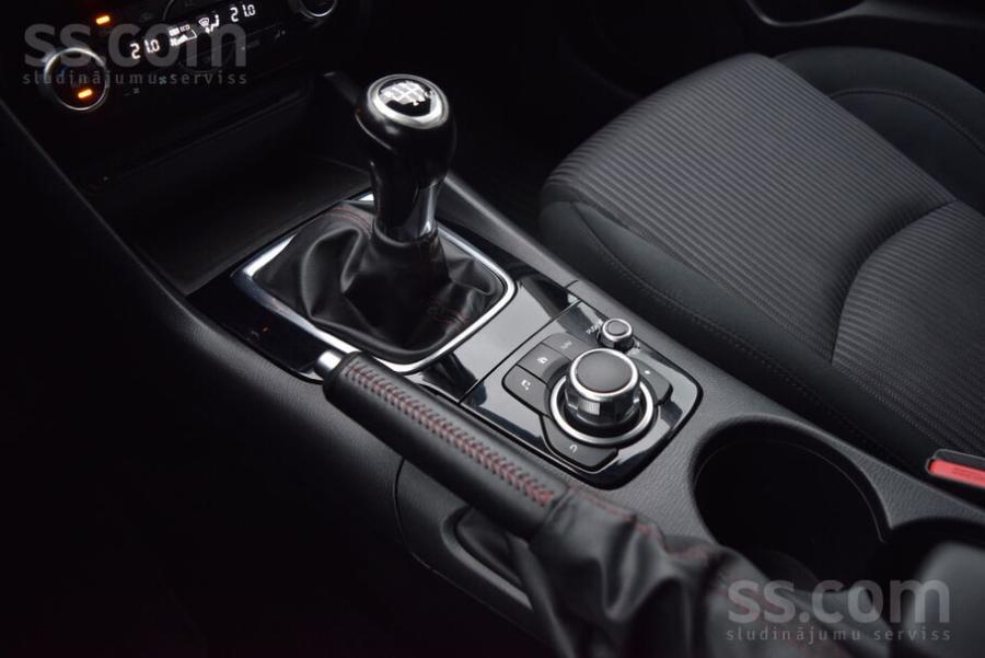 Black Mazda 3 2015 in Riga, with an engine capacity of 2.00 L and mileage of 130 thousand km for 7500 €, photo 6 on AUTOMOTO.COM.LV