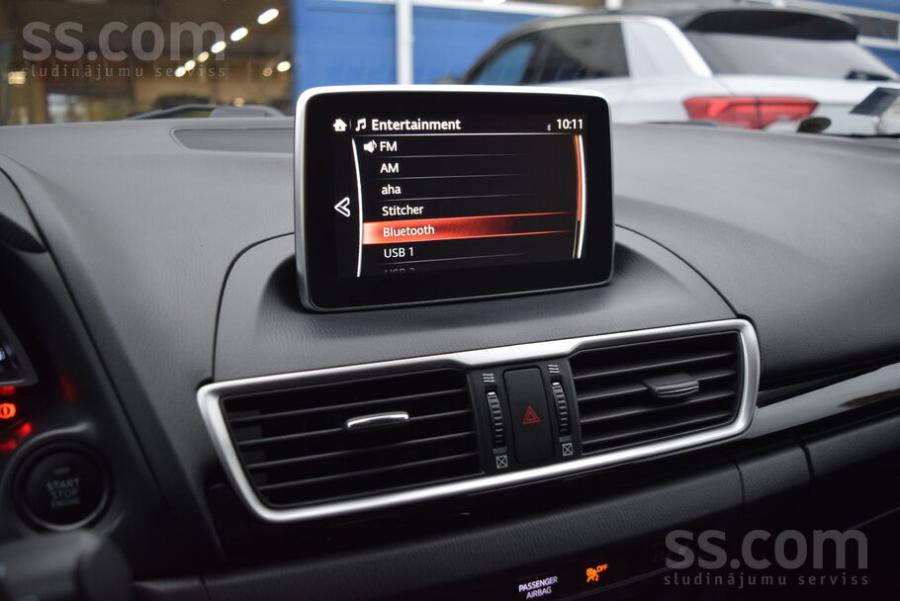 Black Mazda 3 2015 in Riga, with an engine capacity of 2.00 L and mileage of 130 thousand km for 7500 €, photo 8 on AUTOMOTO.COM.LV