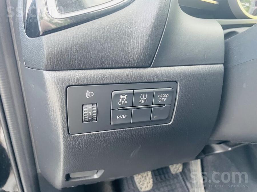 Black Mazda 3 2015 in Cesis, with an engine capacity of 2.20 L and mileage of 201 thousand km for 5750 €, photo 9 on AUTOMOTO.COM.LV