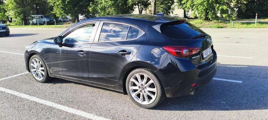 Black Mazda 3 2016 in Vilnius, with an engine capacity of 2.19 L and mileage of 133 thousand km for 6350 €, photo 6 on AUTOMOTO.COM.LV