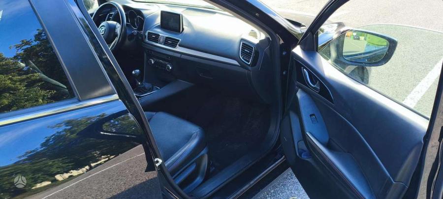 Black Mazda 3 2016 in Vilnius, with an engine capacity of 2.19 L and mileage of 133 thousand km for 6350 €, photo 10 on AUTOMOTO.COM.LV