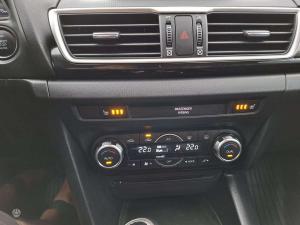 Black Mazda 3 2016 in Siauliai, with an engine capacity of 1.50 L and mileage of 102 thousand km for 6990 €, photo 17 on AUTOMOTO.COM.LV