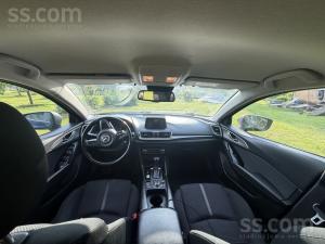 Black Mazda 3 2018 in Riga, with an engine capacity of 2.00 L and mileage of 133 thousand km for 10500 €, photo 9 on AUTOMOTO.COM.LV