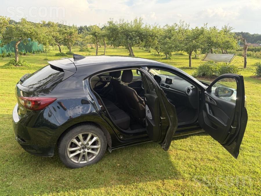 Black Mazda 3 2018 in Riga, with an engine capacity of 2.00 L and mileage of 133 thousand km for 10500 €, photo 11 on AUTOMOTO.COM.LV