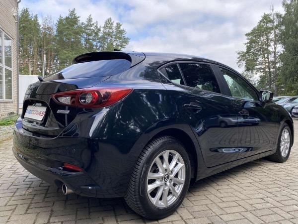 Black Mazda 3 2018 in Jonava, with an engine capacity of 2.19 L and mileage of 195 thousand km for 6300 €, photo 5 on AUTOMOTO.COM.LV
