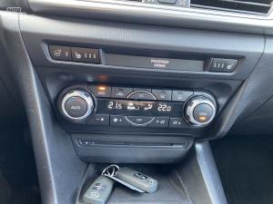 Black Mazda 3 2018 in Sveicarija, with an engine capacity of 2.20 L and mileage of 195 thousand km for 4900 €, photo 18 on AUTOMOTO.COM.LV