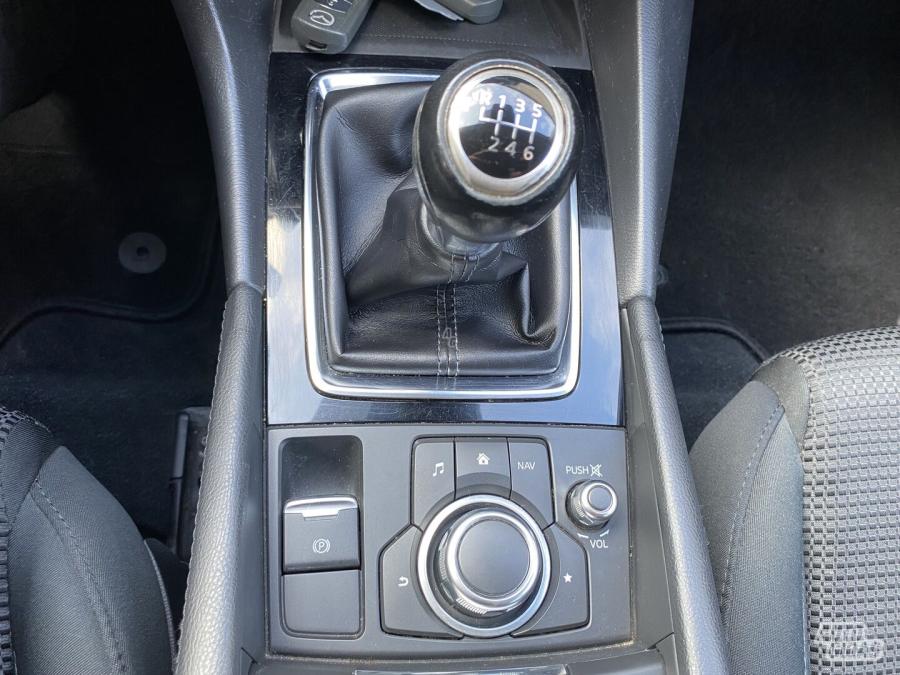 Black Mazda 3 2018 in Sveicarija, with an engine capacity of 2.20 L and mileage of 195 thousand km for 4900 €, photo 19 on AUTOMOTO.COM.LV