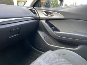 Black Mazda 3 2018 in Sveicarija, with an engine capacity of 2.20 L and mileage of 195 thousand km for 4900 €, photo 23 on AUTOMOTO.COM.LV