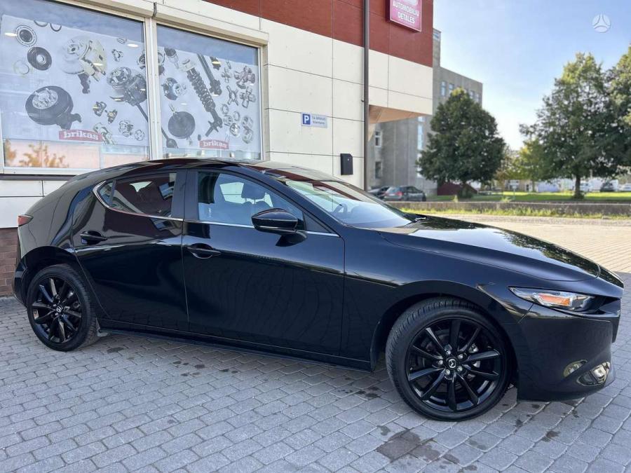 Black Mazda 3 2024 in Kretinga, with an engine capacity of 2.50 L and mileage of 44 thousand km for 17399 €, photo 3 on AUTOMOTO.COM.LV
