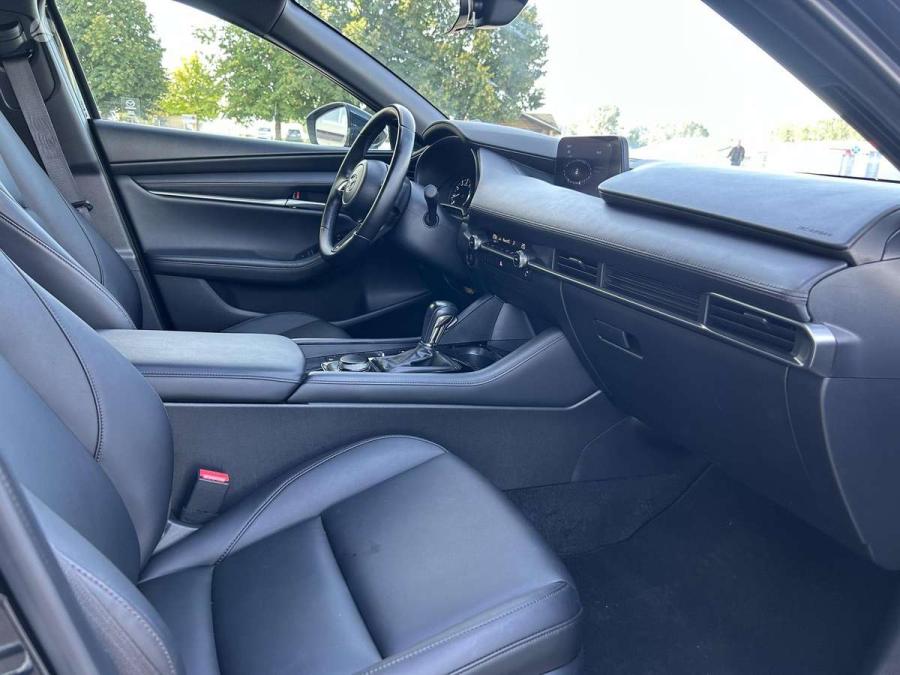 Black Mazda 3 2024 in Kretinga, with an engine capacity of 2.50 L and mileage of 44 thousand km for 17399 €, photo 26 on AUTOMOTO.COM.LV