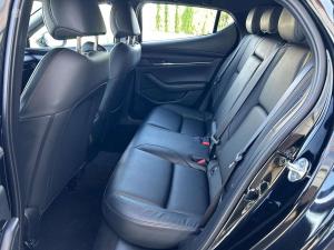 Black Mazda 3 2024 in Kretinga, with an engine capacity of 2.50 L and mileage of 44 thousand km for 17399 €, photo 27 on AUTOMOTO.COM.LV