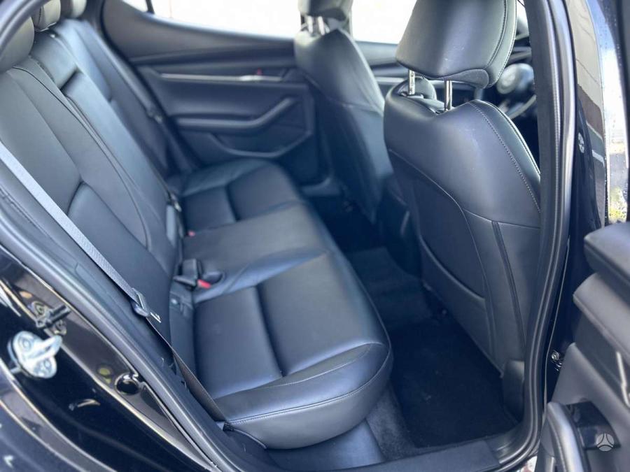 Black Mazda 3 2024 in Kretinga, with an engine capacity of 2.50 L and mileage of 44 thousand km for 17399 €, photo 28 on AUTOMOTO.COM.LV