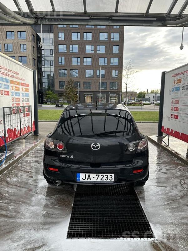 Black Mazda 3 2006 in Riga, with an engine capacity of 1.60 L and mileage of 151 thousand km for 1100 €, photo 5 on AUTOMOTO.COM.LV