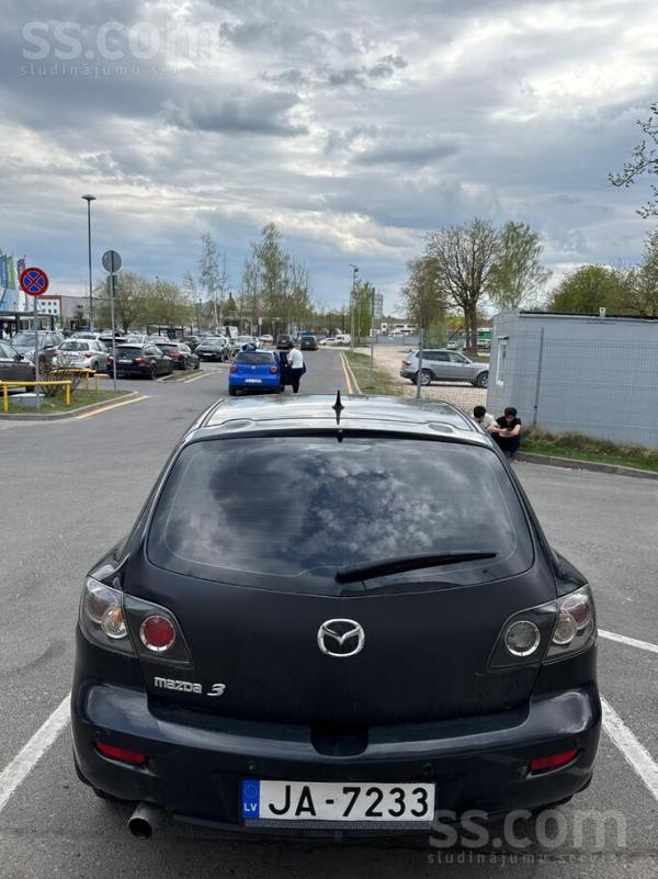 Black Mazda 3 2006 in Riga, with an engine capacity of 1.60 L and mileage of 151 thousand km for 1100 €, photo 7 on AUTOMOTO.COM.LV