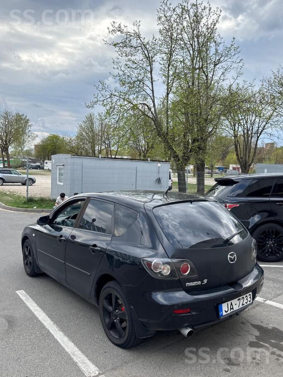 Black Mazda 3 2006 in Riga, with an engine capacity of 1.60 L and mileage of 152 thousand km for 1100 €, photo 13 on AUTOMOTO.COM.LV