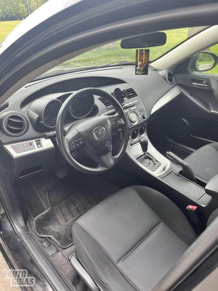 Black Mazda 3 2010 in Vilnius, with an engine capacity of 2.00 L and mileage of 235 thousand km for 3000 €, photo 8 on AUTOMOTO.COM.LV