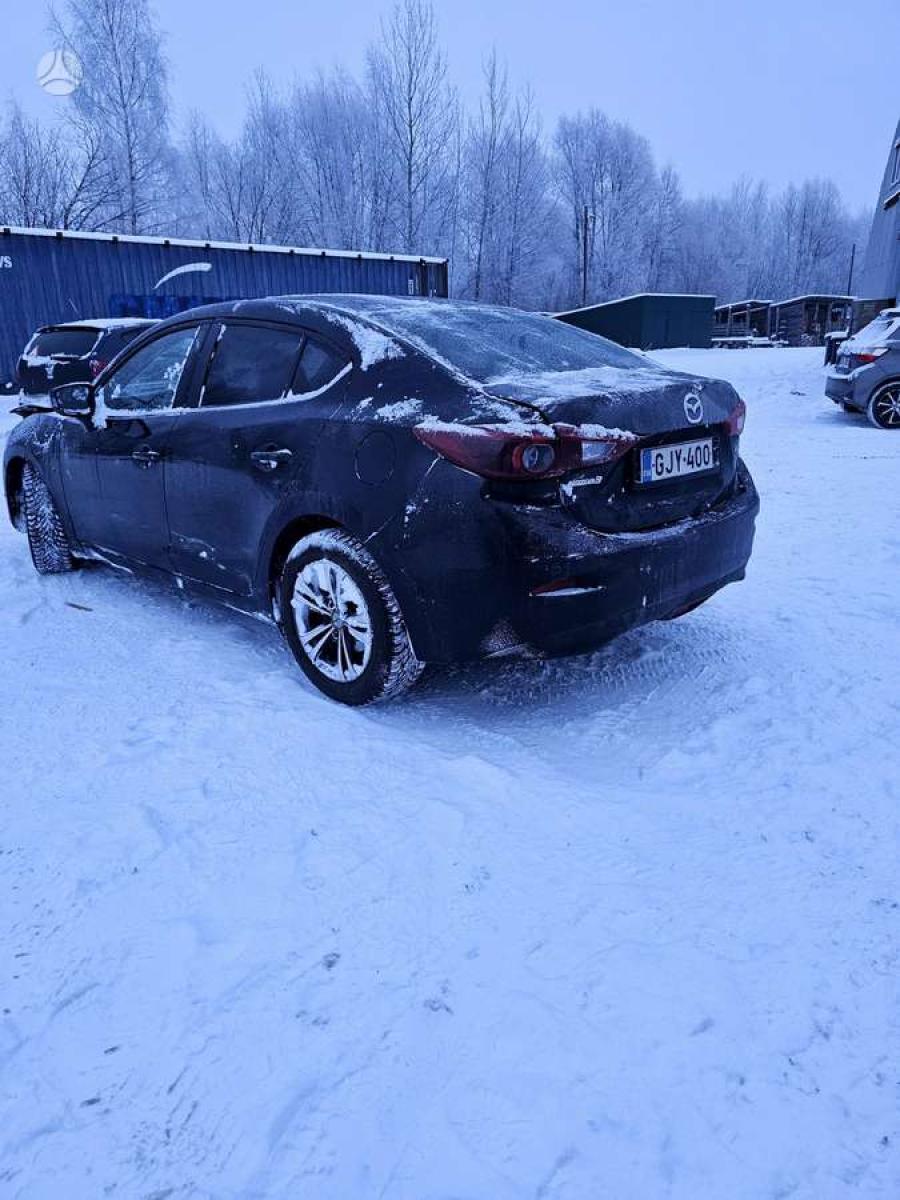 Black Mazda 3 2014 in Panevezys, with an engine capacity of 2.19 L and mileage of 161 thousand km for 2200 €, photo 3 on AUTOMOTO.COM.LV