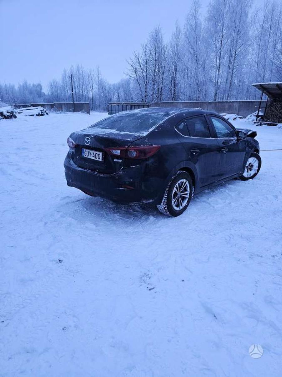 Black Mazda 3 2014 in Panevezys, with an engine capacity of 2.19 L and mileage of 161 thousand km for 2200 €, photo 4 on AUTOMOTO.COM.LV