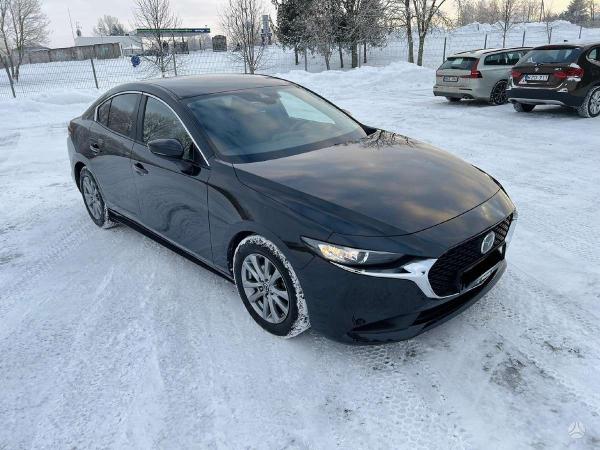 Black Mazda 3 2020 in Radviliskis, with an engine capacity of 2.00 L and mileage of 86 thousand km for 14500 €, photo 1 on AUTOMOTO.COM.LV