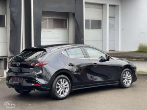 Black Mazda 3 2021 in Kaunas, with an engine capacity of 2.00 L and mileage of 71 thousand km for 22297 €, photo 6 on AUTOMOTO.COM.LV