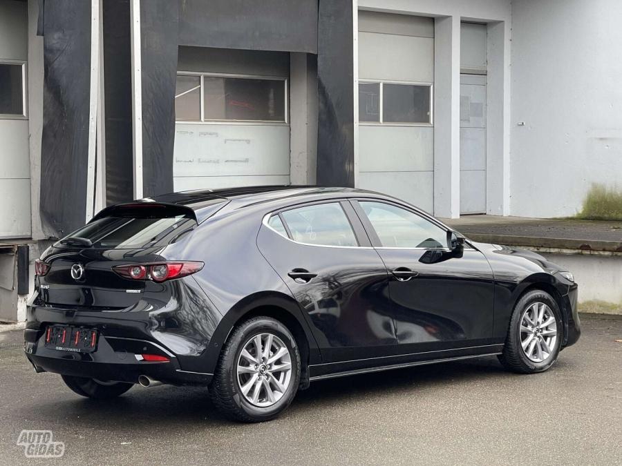 Black Mazda 3 2021 in Kaunas, with an engine capacity of 2.00 L and mileage of 71 thousand km for 22297 €, photo 6 on AUTOMOTO.COM.LV