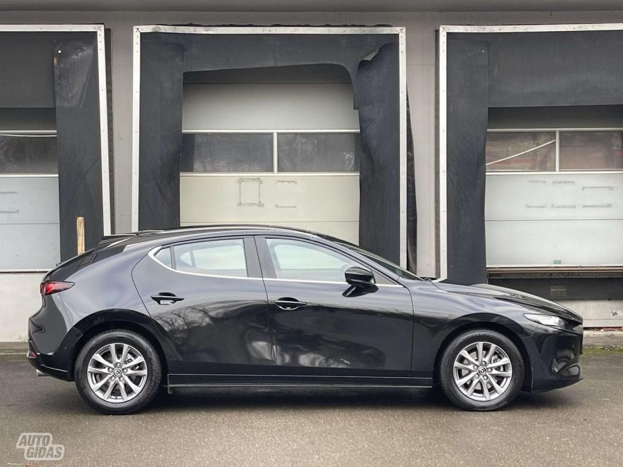 Black Mazda 3 2021 in Kaunas, with an engine capacity of 2.00 L and mileage of 71 thousand km for 22297 €, photo 7 on AUTOMOTO.COM.LV