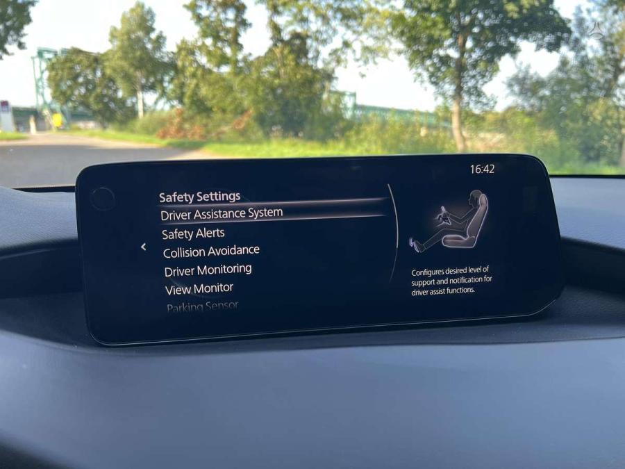 Melns Mazda 3 2025 Kauņa, ar dzinēja tilpumu 2.49 L un nobraukumu 15 tūkst. km par 19900 €, foto 24 vietnē AUTOMOTO.COM.LV