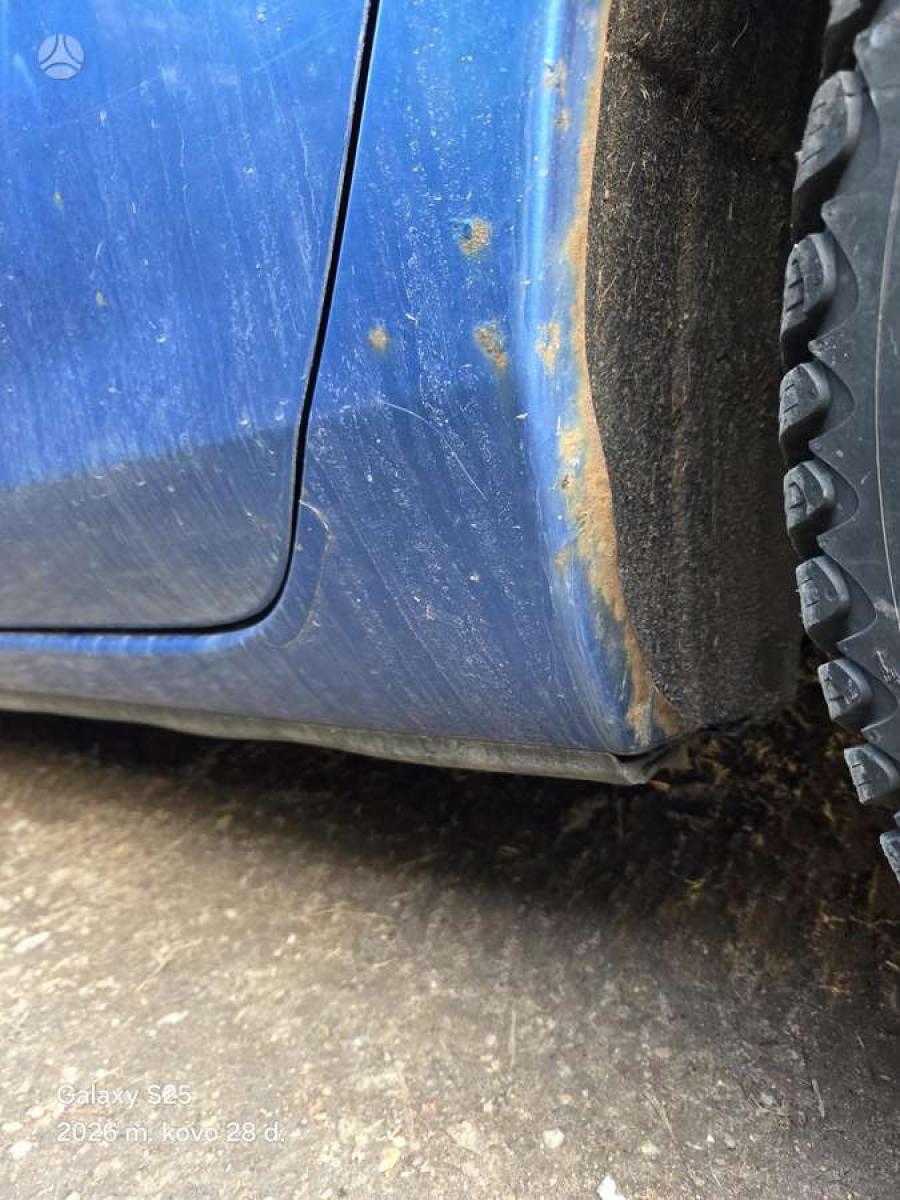 Zils Mazda 3 2005 Kauņa, ar dzinēja tilpumu 1.60 L un nobraukumu 242 tūkst. km par 1000 €, foto 9 vietnē AUTOMOTO.COM.LV